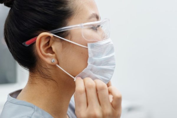 How to Become a Traveling CNA in 4 Steps